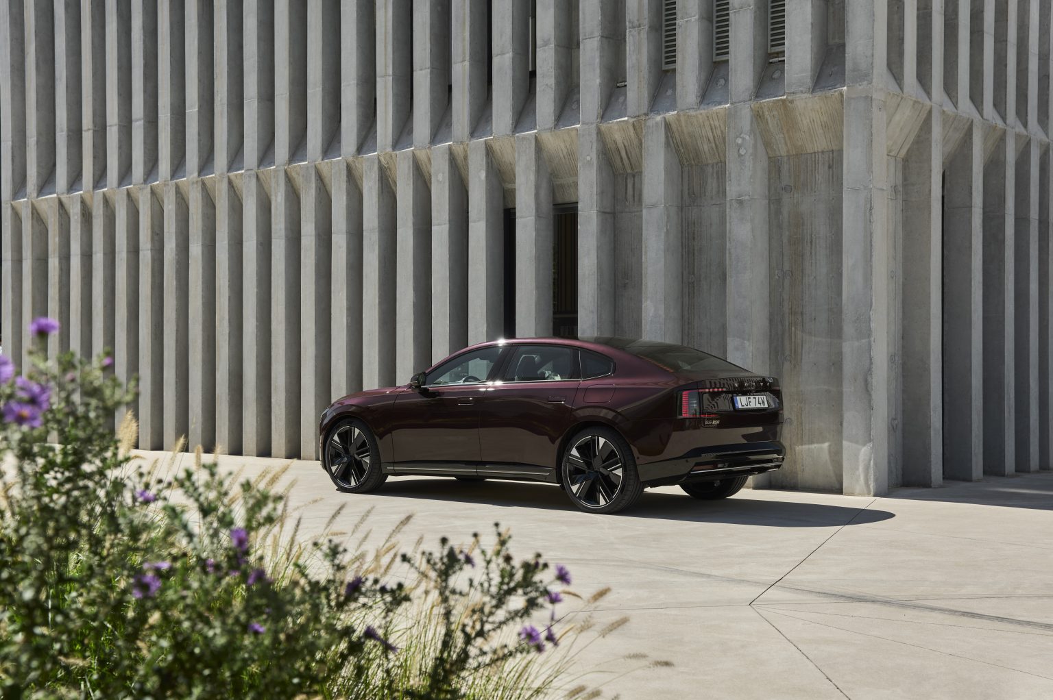 ES90 Launches Volvo’s Next Chapter | Business explainer